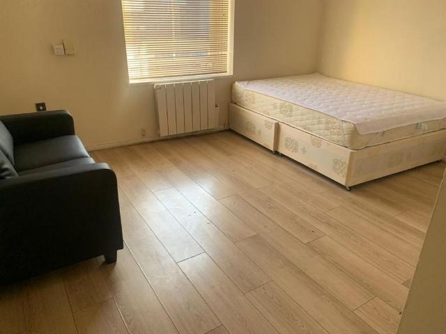 Studio to rent