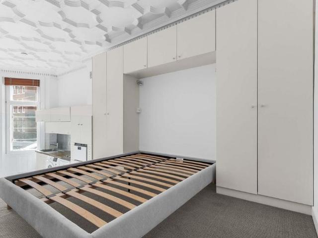 Studio to rent