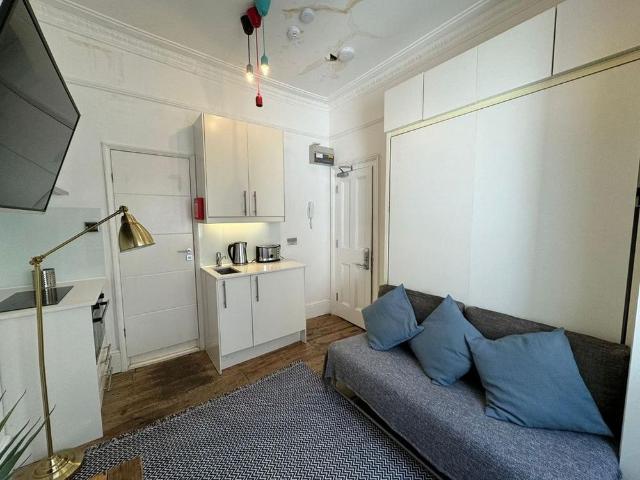 Studio to rent