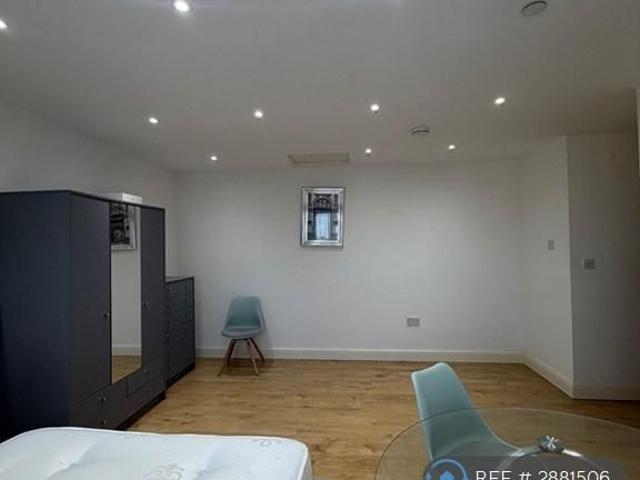 Studio to rent