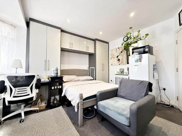 Studio to rent