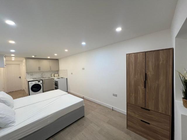 Studio to rent