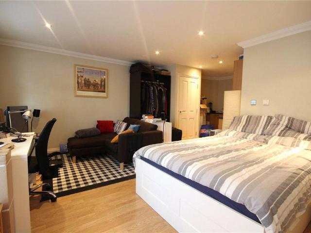 Studio to rent