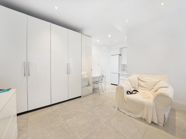 Studio to rent