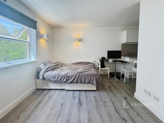 Studio to rent