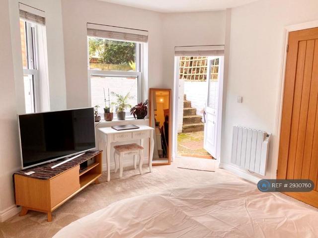 Studio to rent