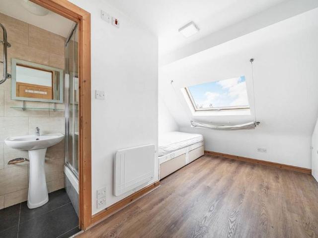 Studio to rent