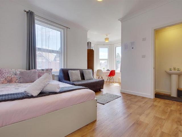 Studio to rent