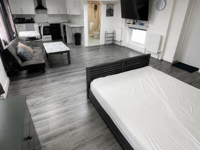 Studio to rent