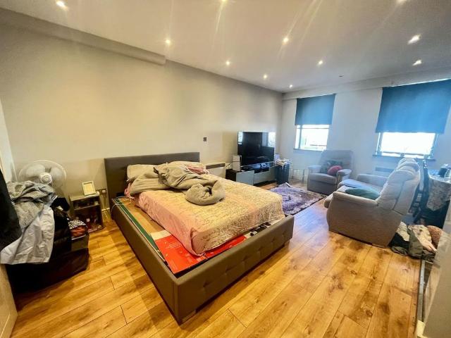 Studio to rent
