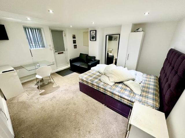 Studio to rent