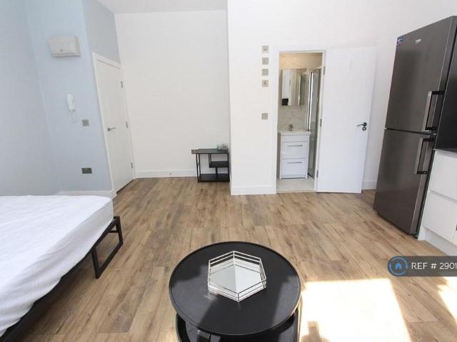 Studio to rent