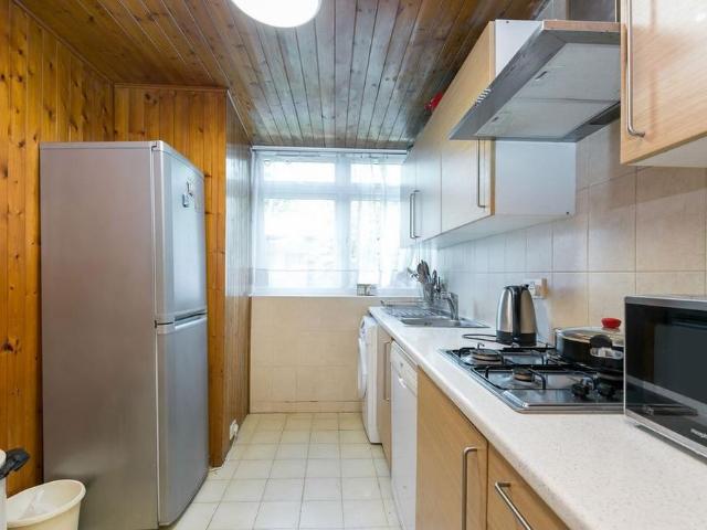 1 bedroom in a house share to rent