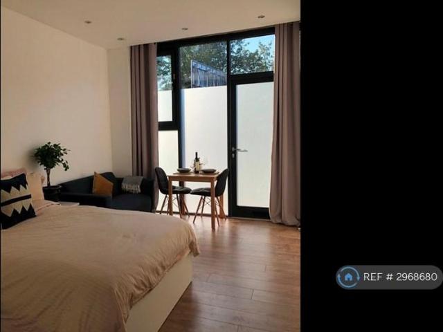 Studio to rent