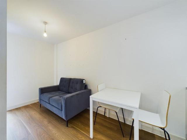 Studio to rent