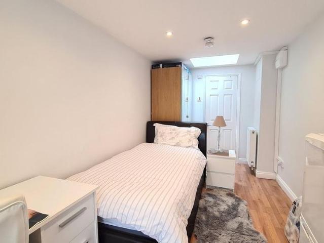 Studio to rent
