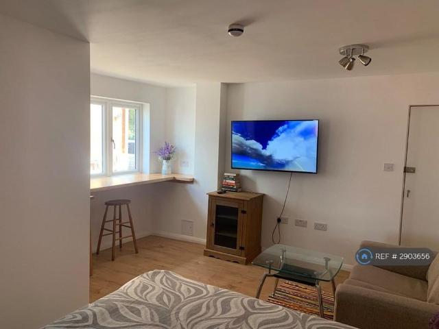 Studio to rent