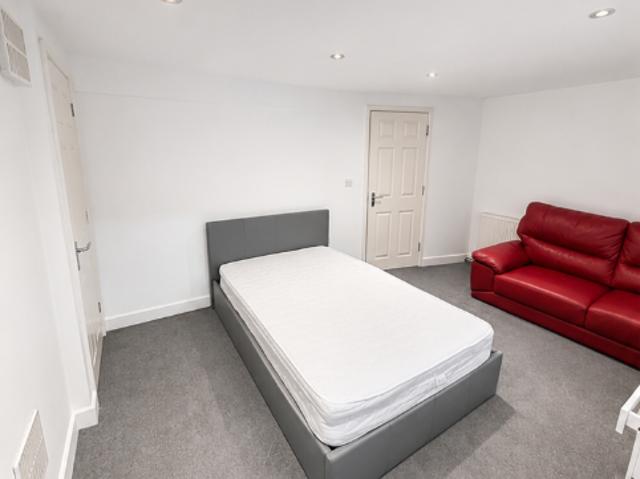 Studio to rent