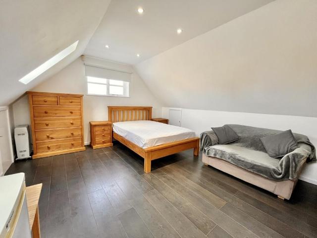 Studio to rent