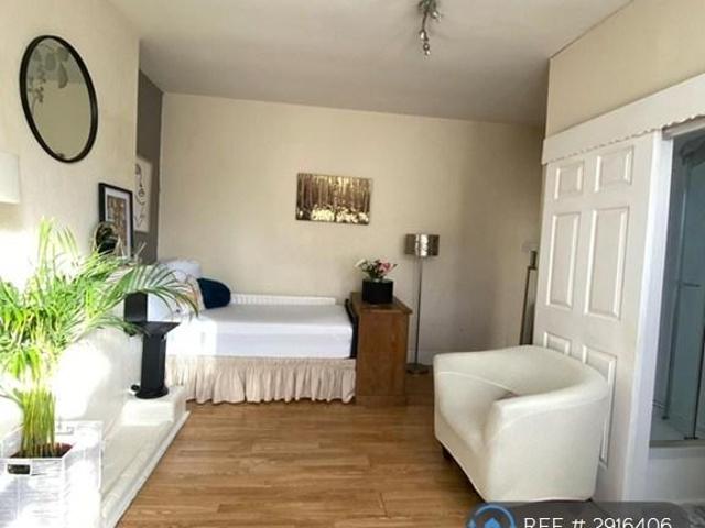 Studio to rent