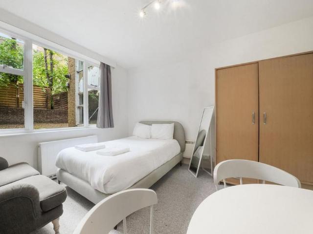 Studio to rent