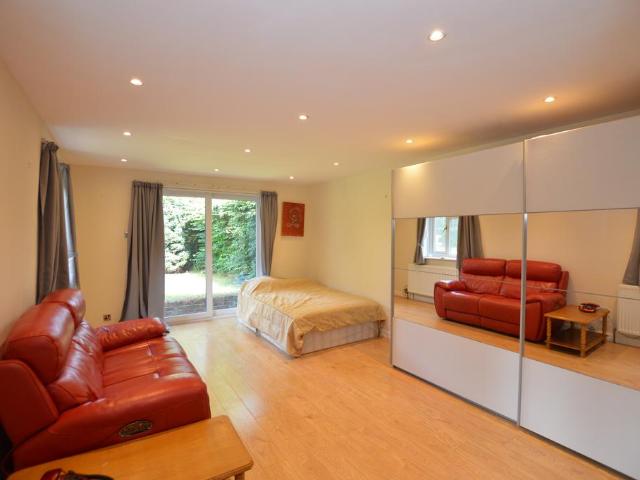 Studio to rent