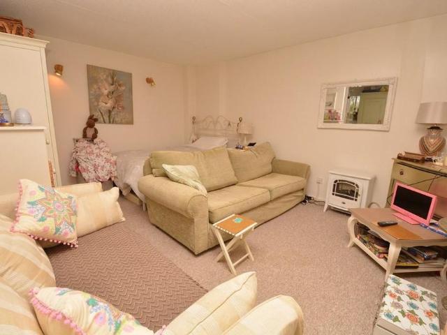Studio to rent