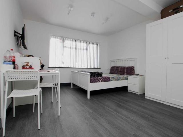 Studio to rent