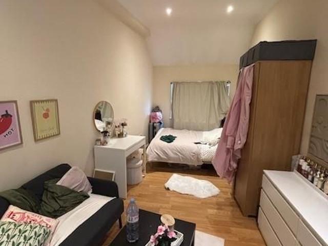 Studio to rent