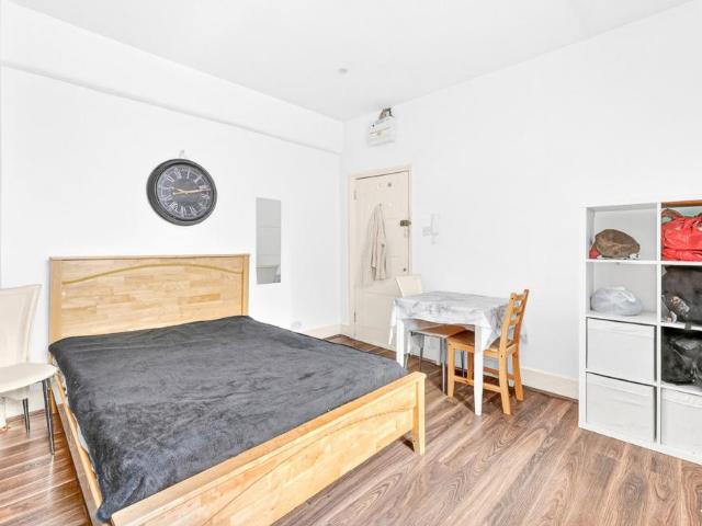 Studio to rent