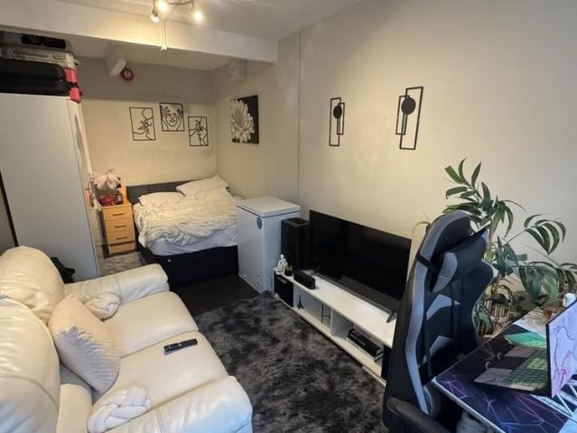 Studio to rent