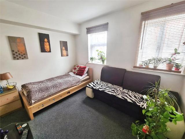 Studio to rent