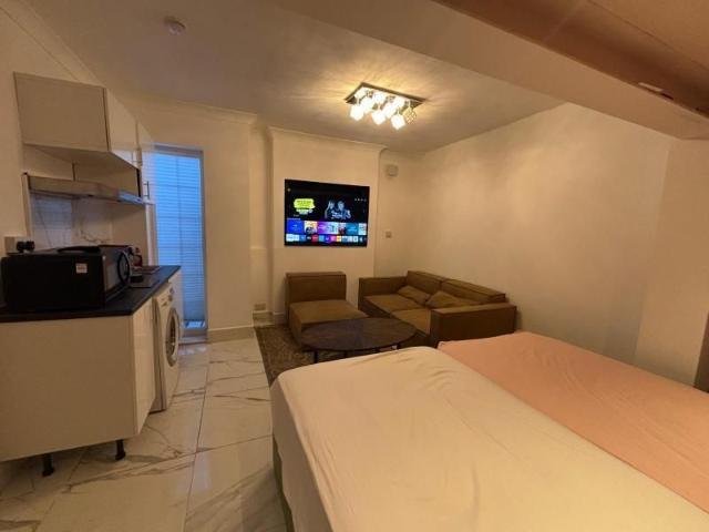 Studio to rent