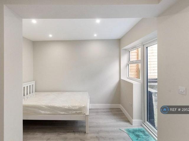 Studio to rent