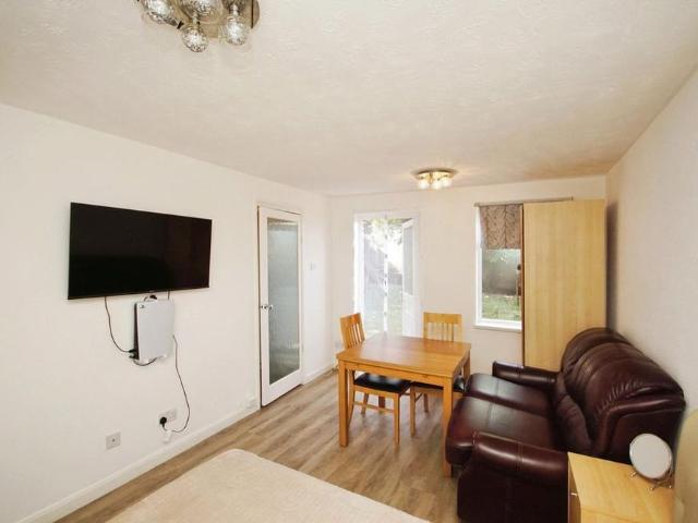 Studio to rent