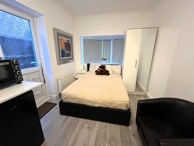 Studio to rent