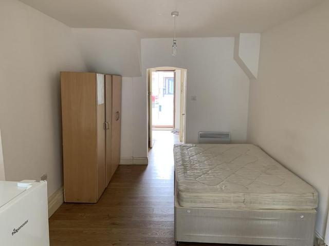 Studio to rent