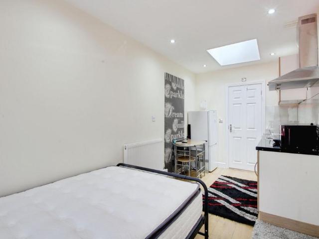 Studio to rent