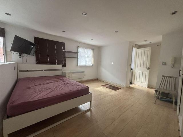 Studio to rent