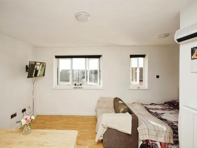 Studio to rent