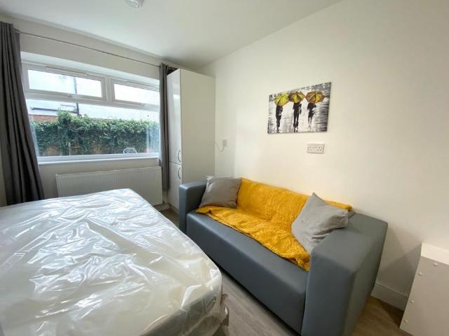 Studio to rent
