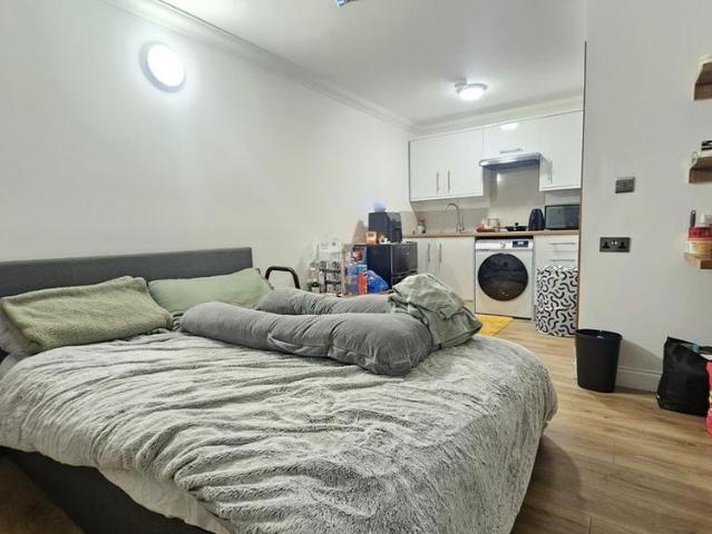 Studio to rent