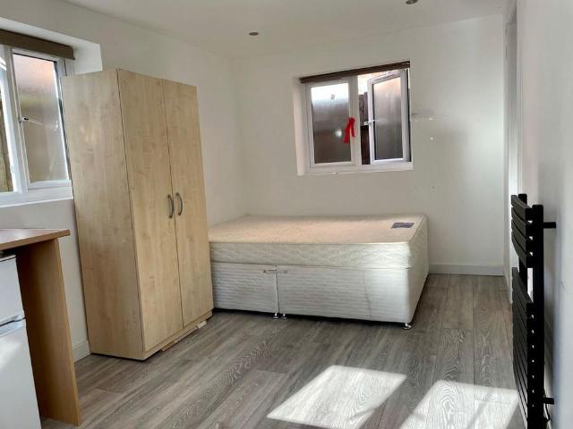 Studio to rent