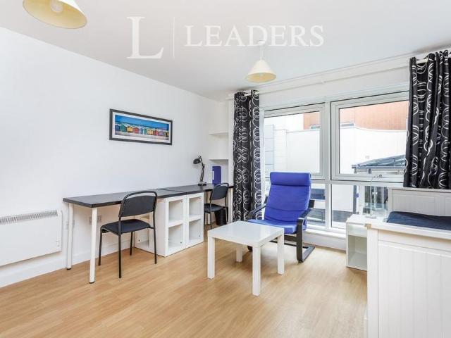 Studio to rent