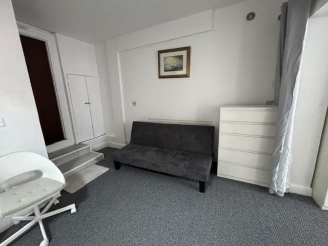 Studio to rent