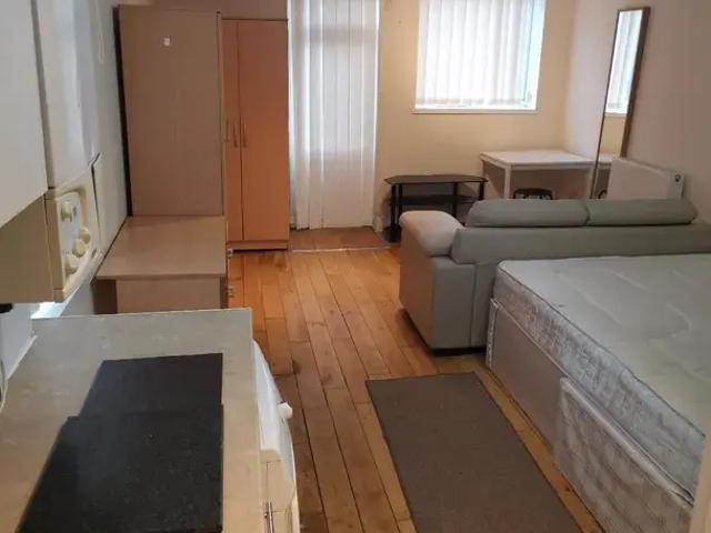 Studio to rent