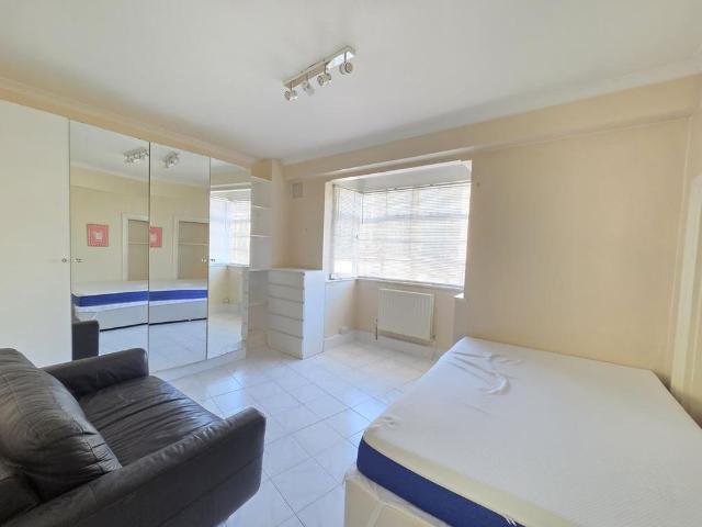 Studio to rent
