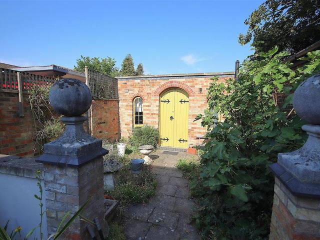 Studio to rent
