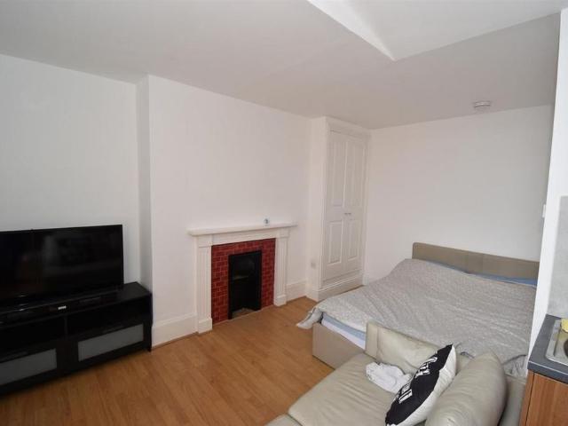 Studio to rent