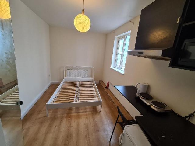 Studio to rent